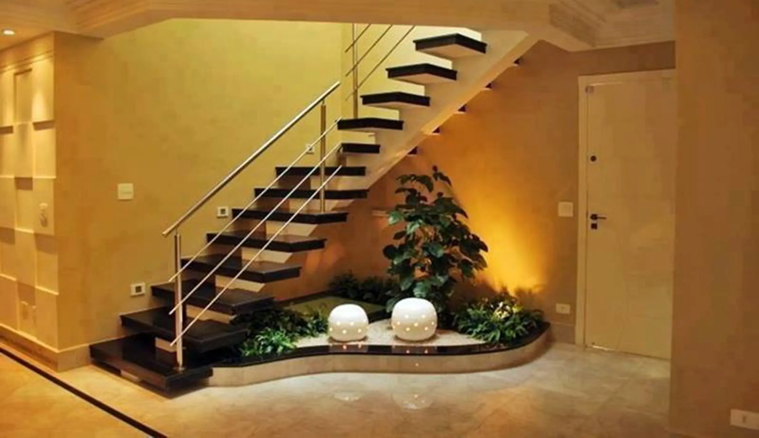 Inspirasi Tangga Minimalis Berhiaskan Taman Mini Keren Banget