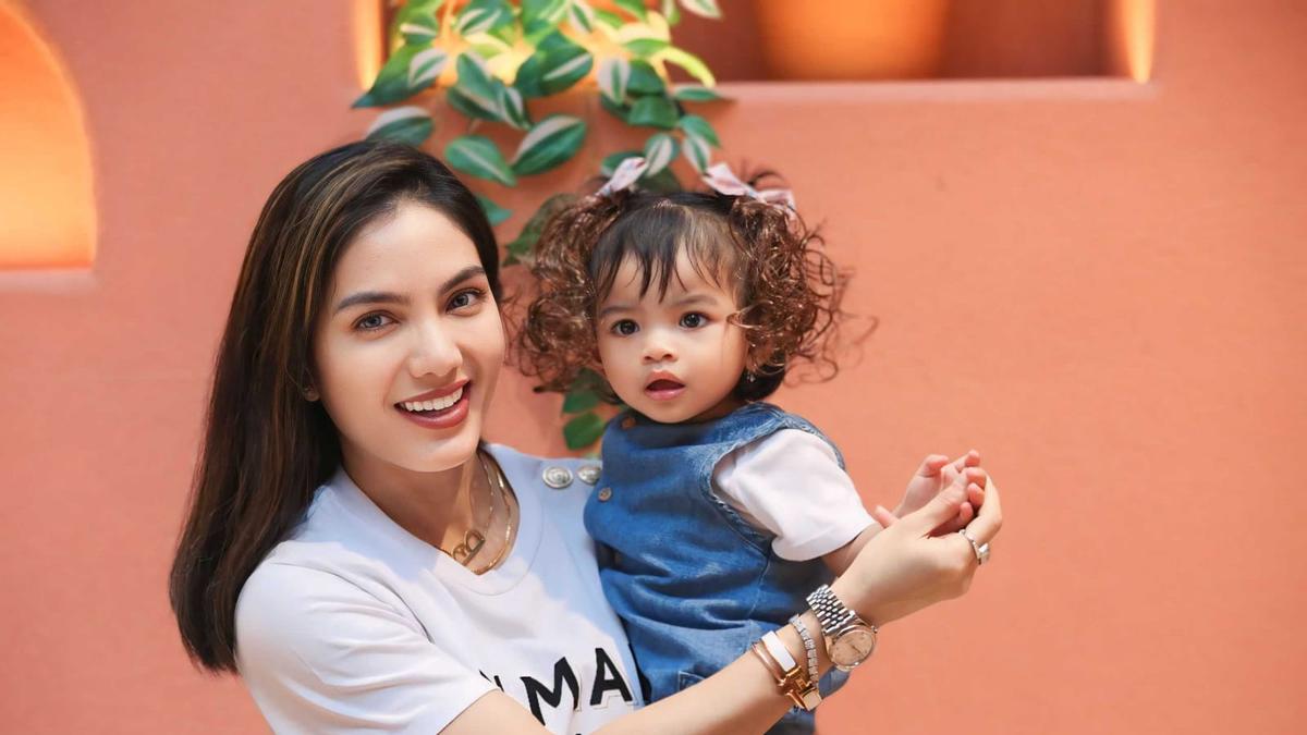 Putri Baby Niken, Brisia Sudah Mulai Bisa Jalan, Bakal Segera Disekolahkan Sejak Dini - ShowBiz ...