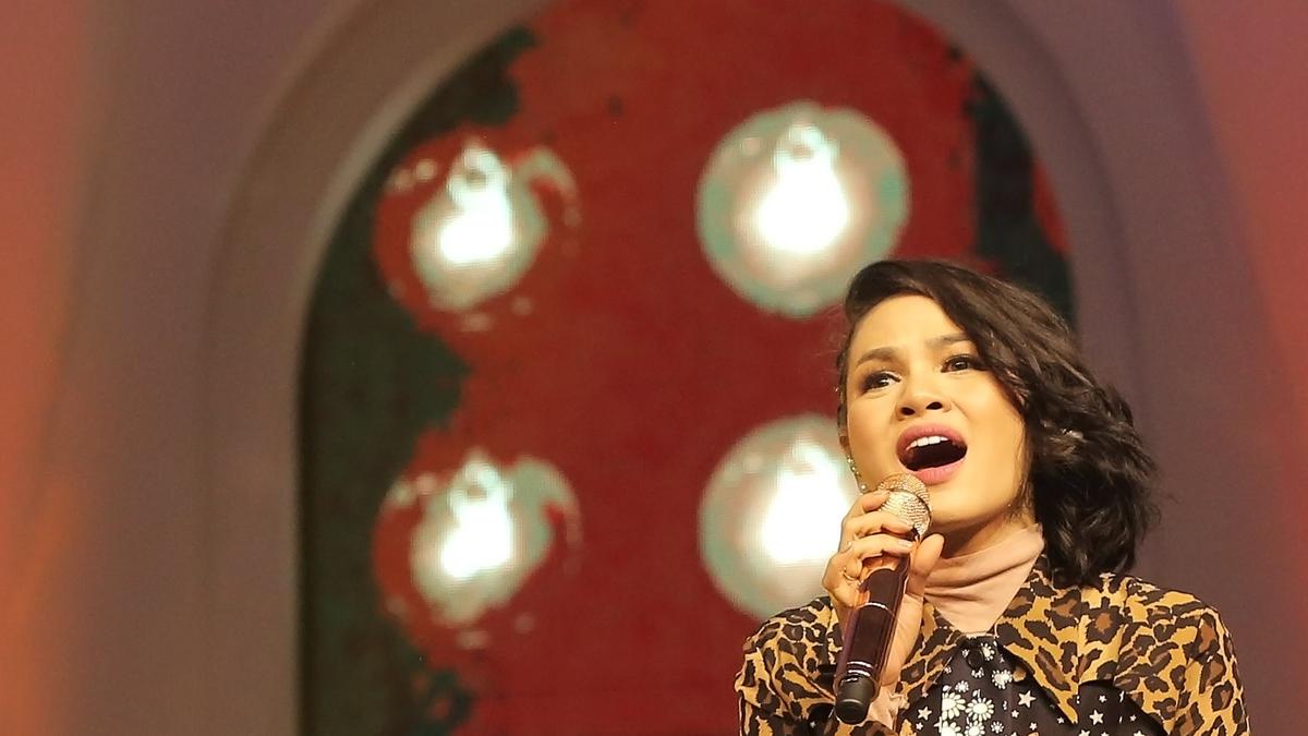 Lirik Lagu Sahabat Setia - Andien
