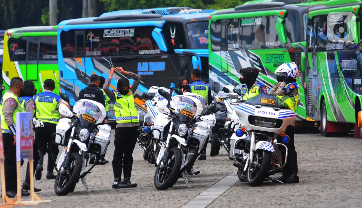 Kapolri Bersama Menhub Lepas Bus Mudik Gratis Polri Presisi - Foto ...