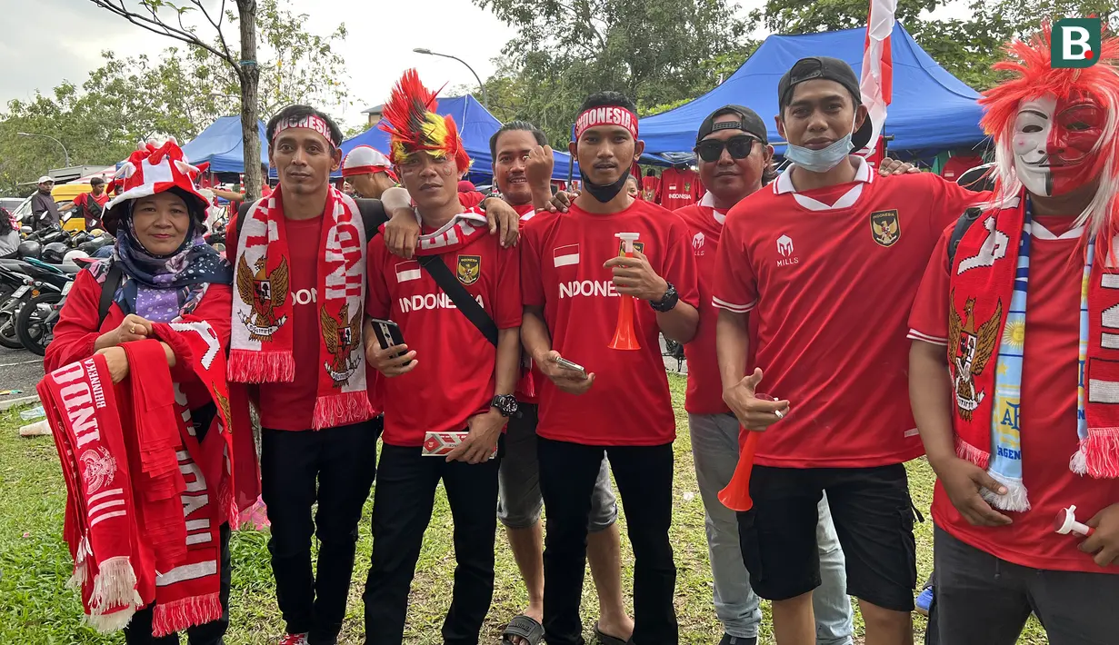 Foto: KLFA Stadium Memerah dengan Ribuan Suporter Timnas Indonesia ...