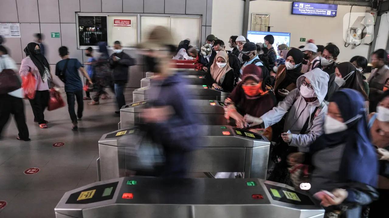 4 Alasan Kita Mesti Berhati-hati Naik Angkot Jaklingko - Regional ...