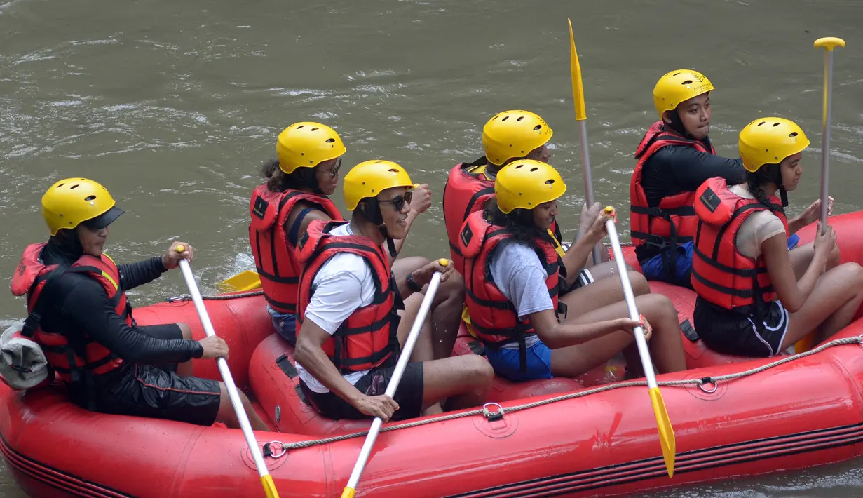 Serunya Barack Obama dan Keluarga Bermain Arung Jeram di Bali - Foto ...