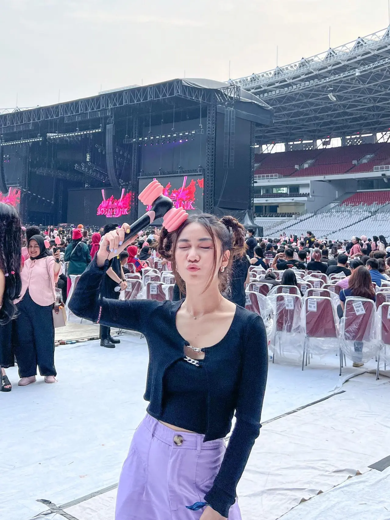 Elma Dae Totalitas Fangirling Jennie Blackpink di Konser Born Pink ...