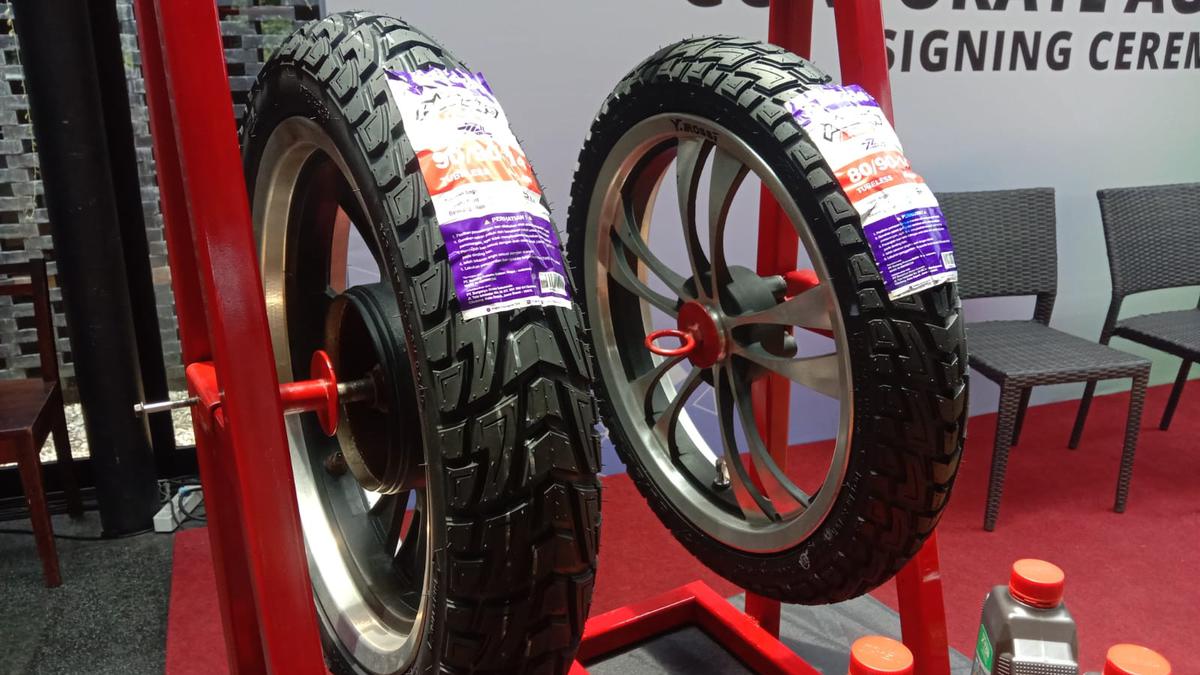 Planet Ban dan Gojek Luncurkan Ban Khusus untuk Motor Pekerja Keras