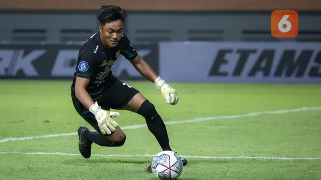 Patrick Kluivert Sering Nonton Langsung ke Lapangan, Kiper Persebaya Ernando Ari Siap Tunjukkan ...