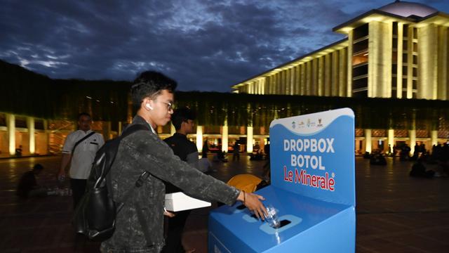 Le Minerale Salurkan Bantuan Kemanusiaan untuk Palestina dari Dropbox ...