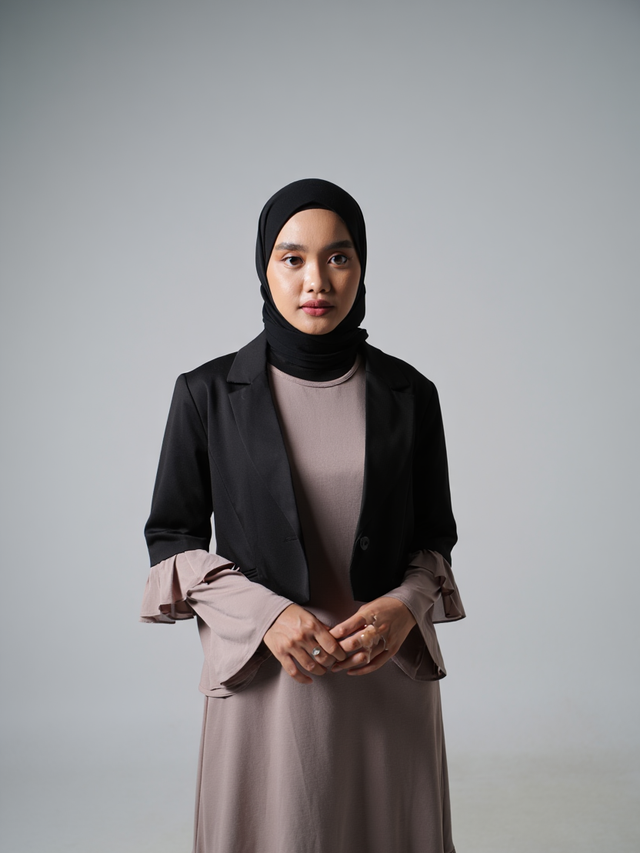 9 Model Gamis Jersey Sederhana dengan Outer Blazer, Inspirasi Gaya Modern