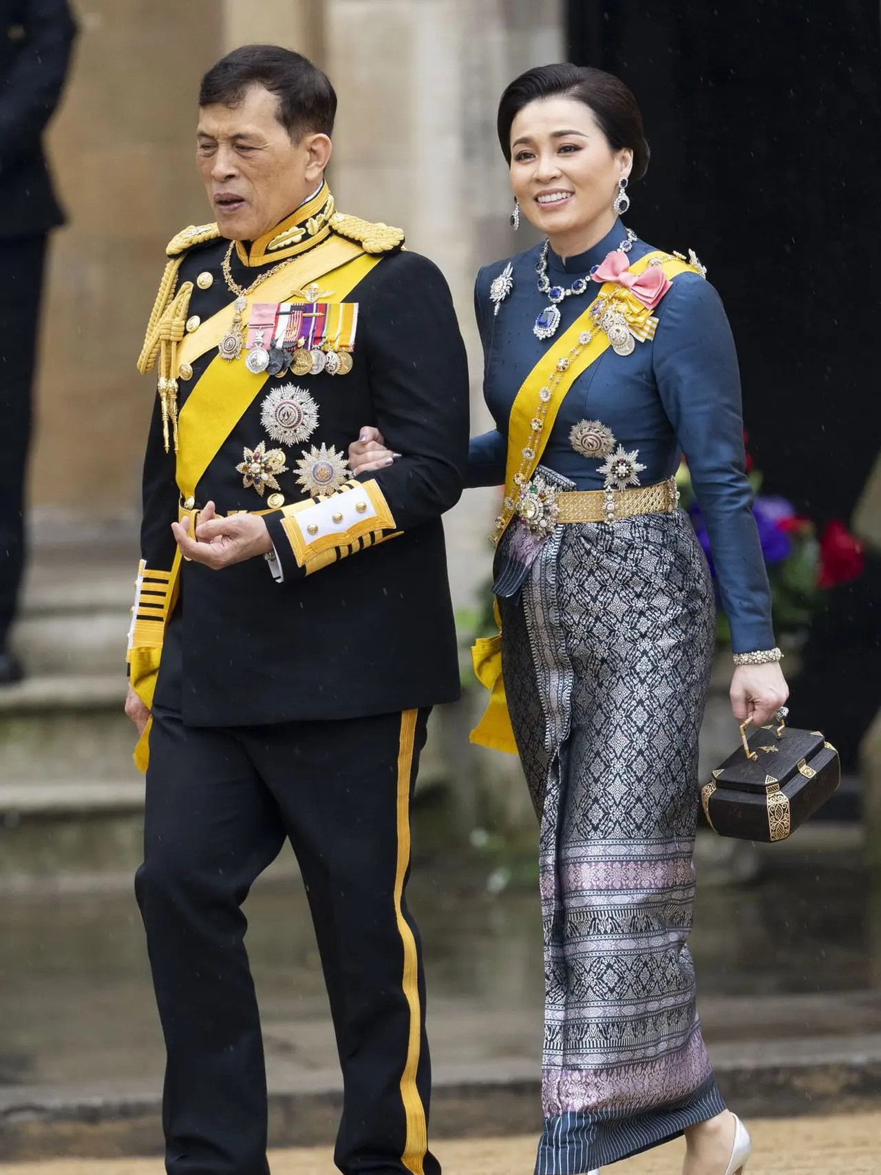 Top 3 Berita Hari Ini: Tas Tangan Ratu Thailand yang Dibawa di Penobatan Raja Charles III Curi ...