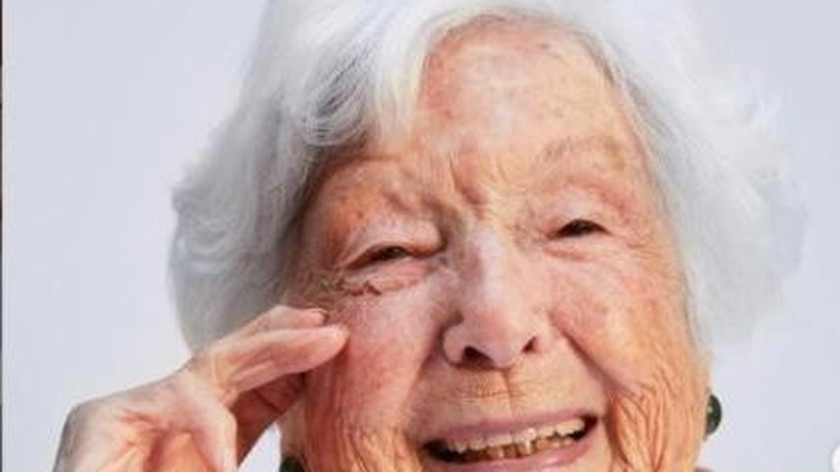 Nenek Buyut Ini Memulai Debut Modeling di Usia 99 Tahun - Global ...