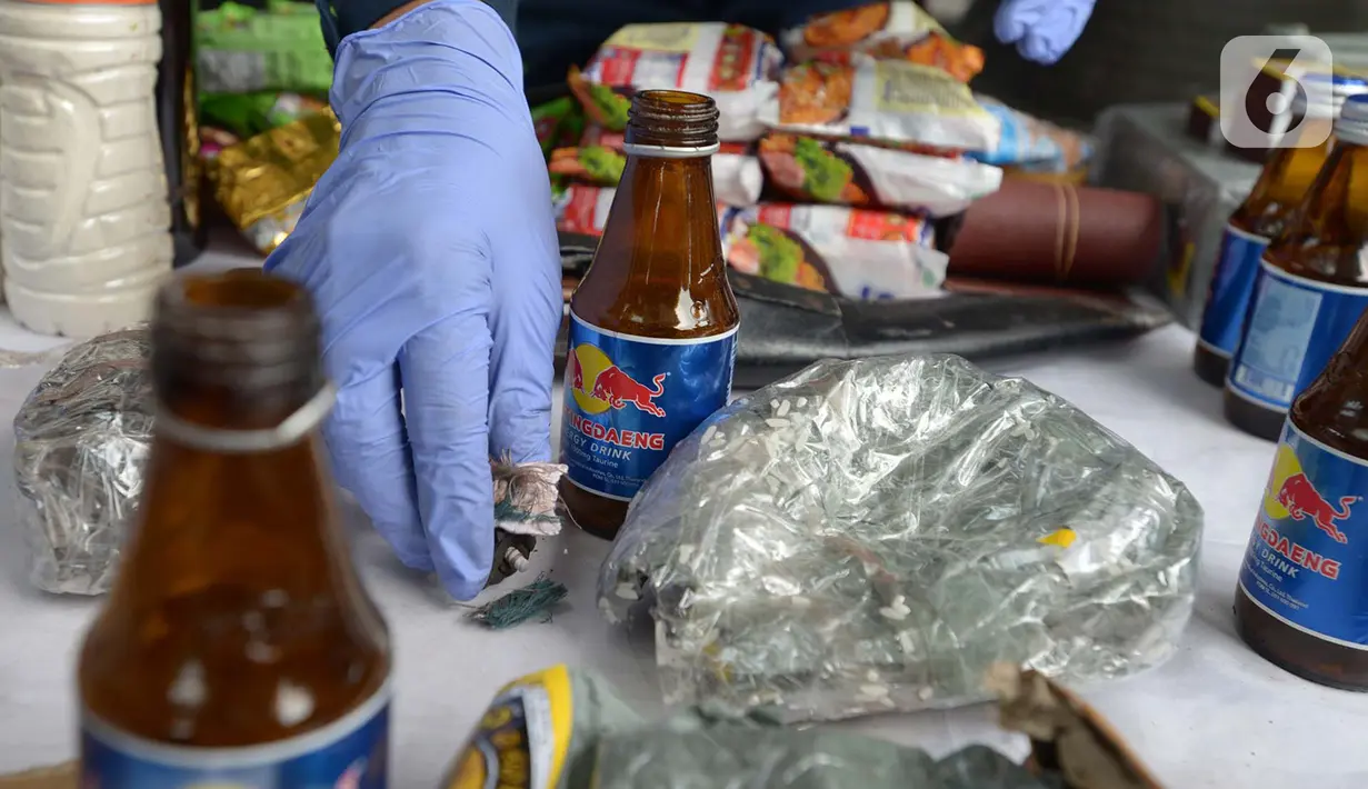 FOTO: Barang Bukti Bom Rakitan untuk Gagalkan Pelantikan Presiden ...