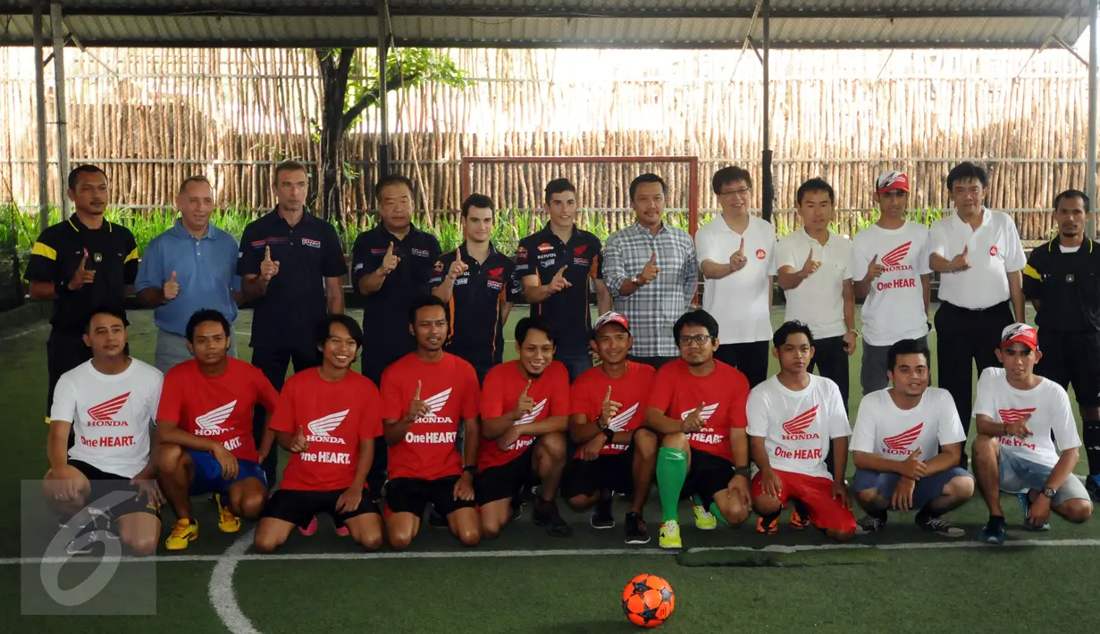 Dua Pembalap MotoGP Repsol Honda Dapat Batik dari Menpora - Foto ...