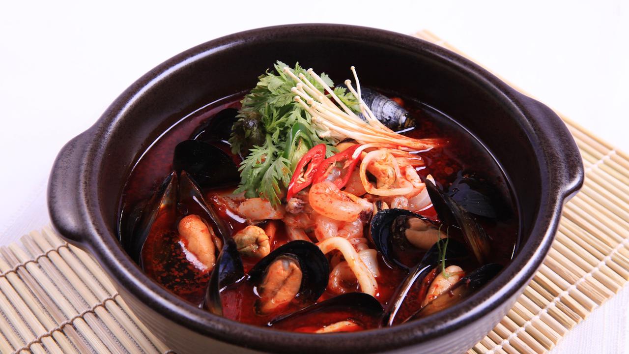 Mengenal Han Guksu, Tempat Makan Mi Korea Menarik Dicoba