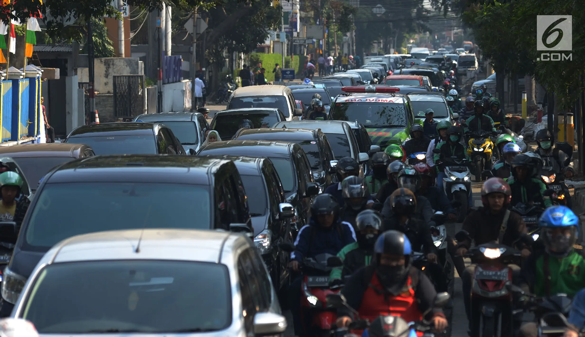 FOTO: Ada Pelebaran Trotoar, Lalu Lintas di Cikini Macet - Foto ...