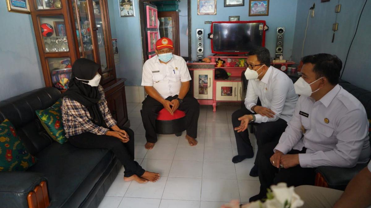 Meski Nonprosedural, Menteri Karding Minta Jajaran Bantu Kembalikan ...