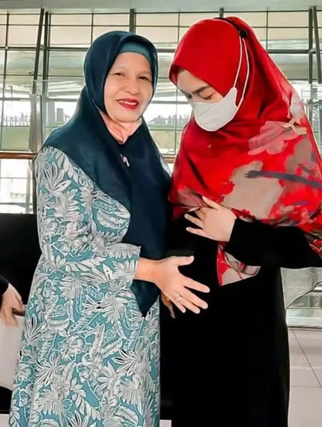 Potret Kedekatan Ria Ricis dan Ibu Mertua, Rumah Tangganya Diisukan ...