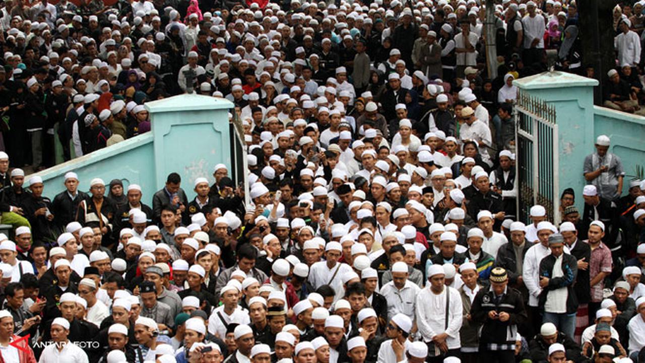 Jemaah dan Warga Terus Berdatangan ke Pemakaman Habib Munzir