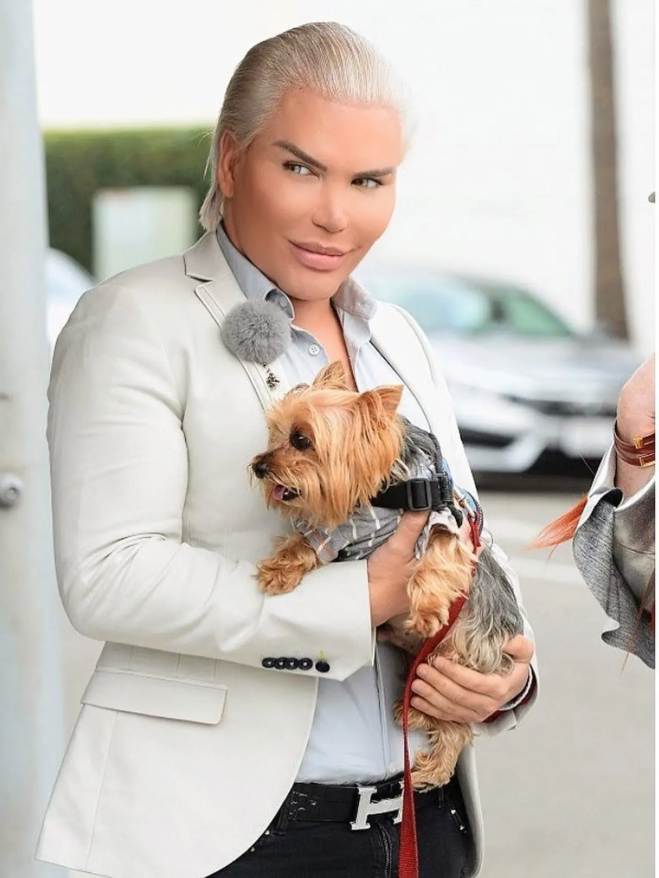 Si Manusia Boneka Ken Potong 4 Tulang Iga, Untuk Apa? - ShowBiz ...