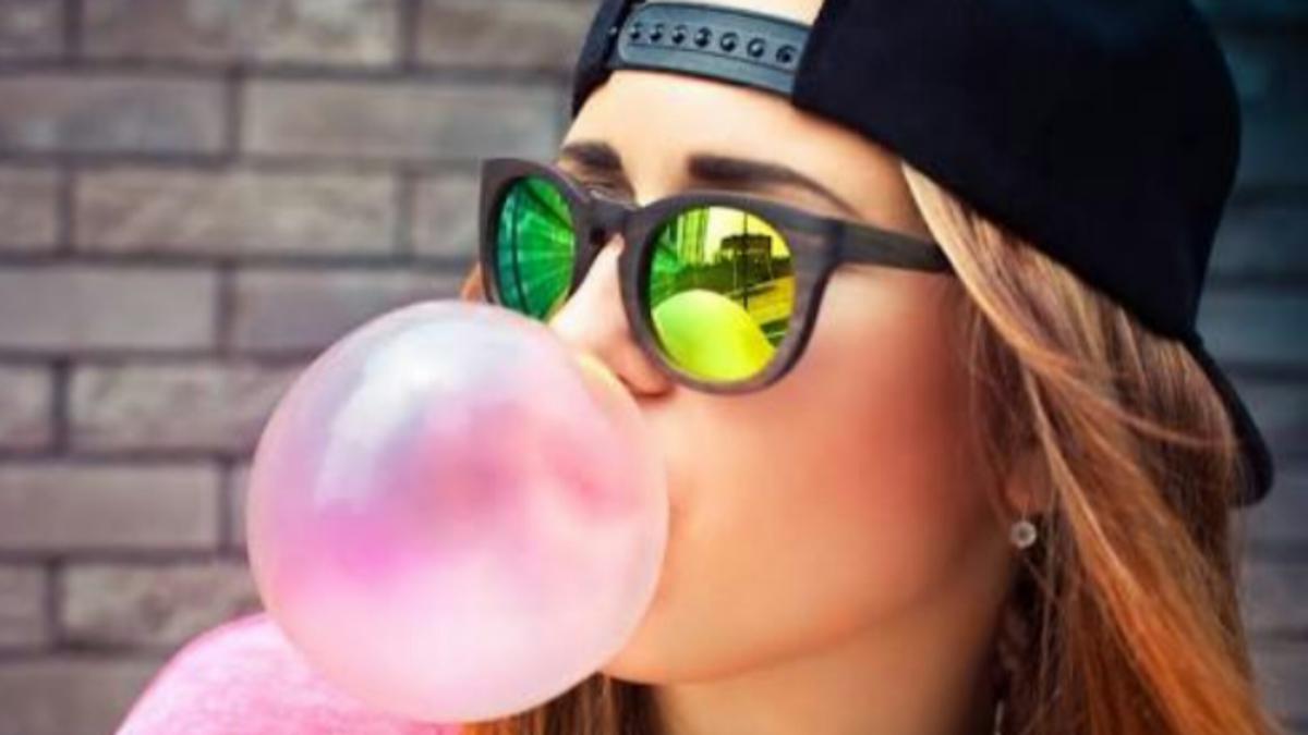 Benarkah Permen Karet Tertelan Bisa Bikin Usus Lengket? - Lifestyle ...