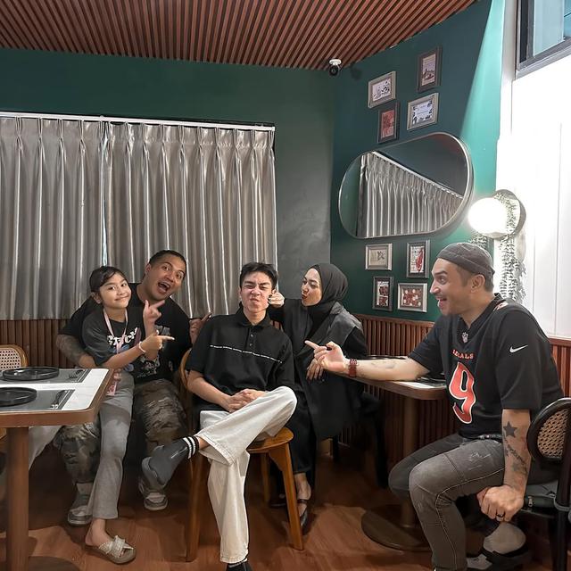 8 Potret Keakraban Gary Iskak dengan Keluarga, Kenangan Manis untuk ...
