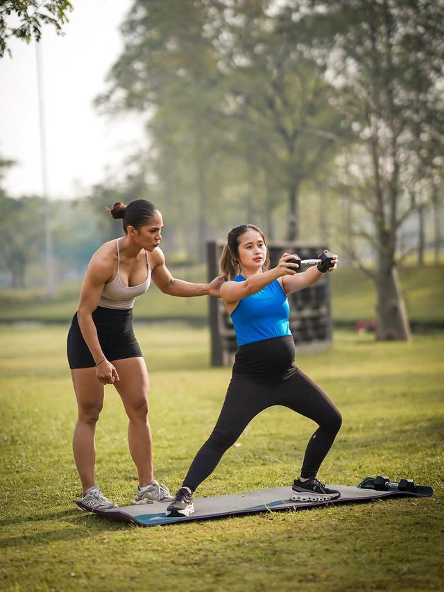 7 Potret Gritte Agatha Nge-Gym di Tempat Outdoor Saat Hamil, Segera ...