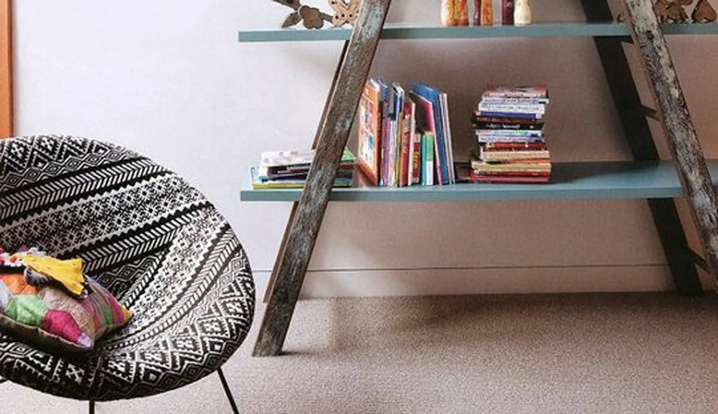 10 Ide Manfaatkan Tangga Bekas Jadi Rak dan Gantungan Di Rumah - Photo ...