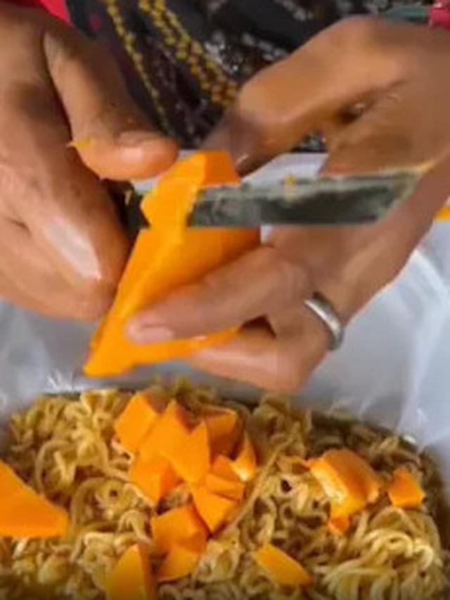 Viral Olahan Mie Instan Dicampur Buah dan Jus Mangga, Bikin Melongo ...