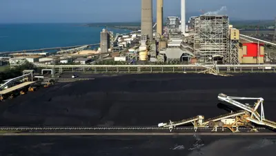 Penampakan PLTU Paiton, Pembangkit Terbesar di Asia Tenggara Berumur Seperempat Abad - Bisnis ...