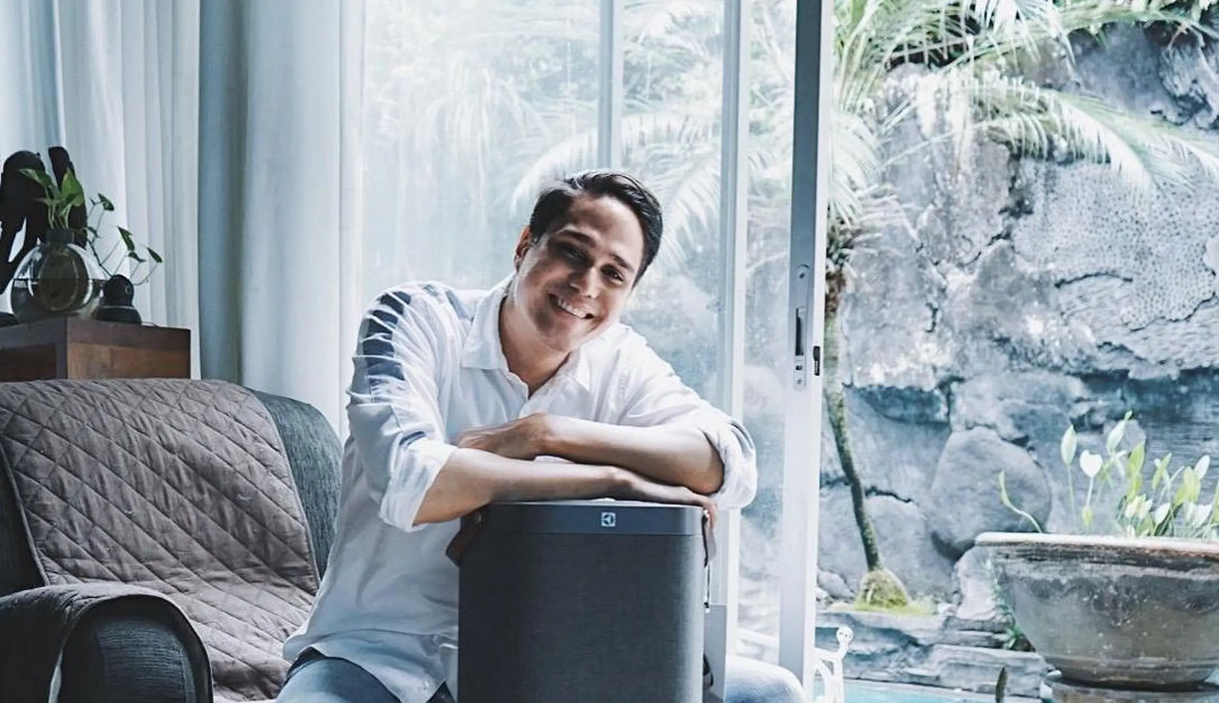 Potret Keren Mischa Chandrawinata yang Bikin Terpana, Si Ganteng yang ...