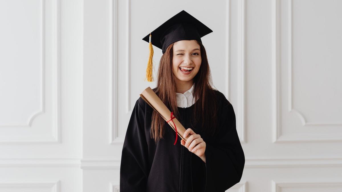 10 Contoh Kesan Pesan untuk Buku Tahunan Sekolah, Bermakna dan Keren