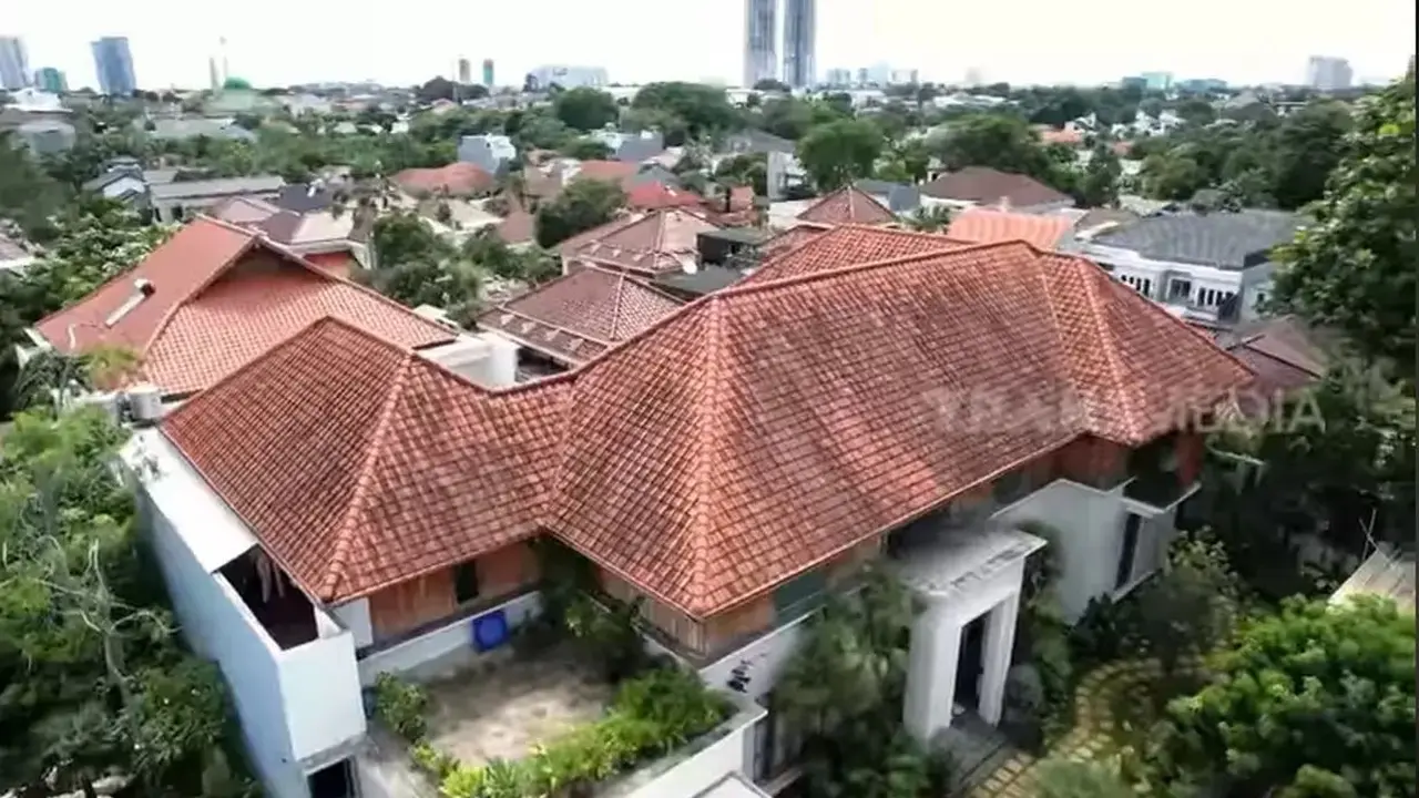Sudah Jarang Disorot, Rumah Gladys Suwandhi Ternyata Mewah dan Penuh ...