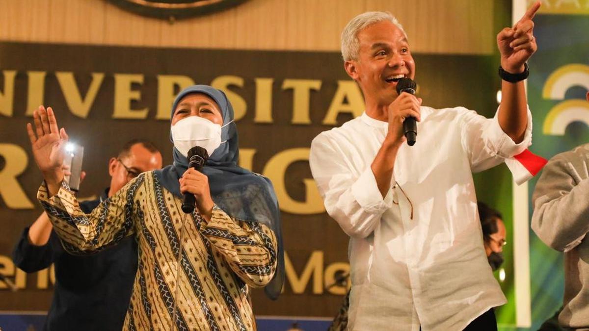 Gema 'Tugiman' Ribuan Mahasiswa Sambut Kedatangan Ganjar di Unair ...