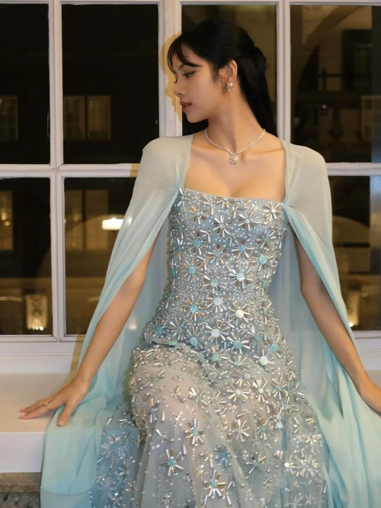 Lisa BLACKPINK Beri Hadiah Natal ke Penggemar dengan Unggahan Video ...