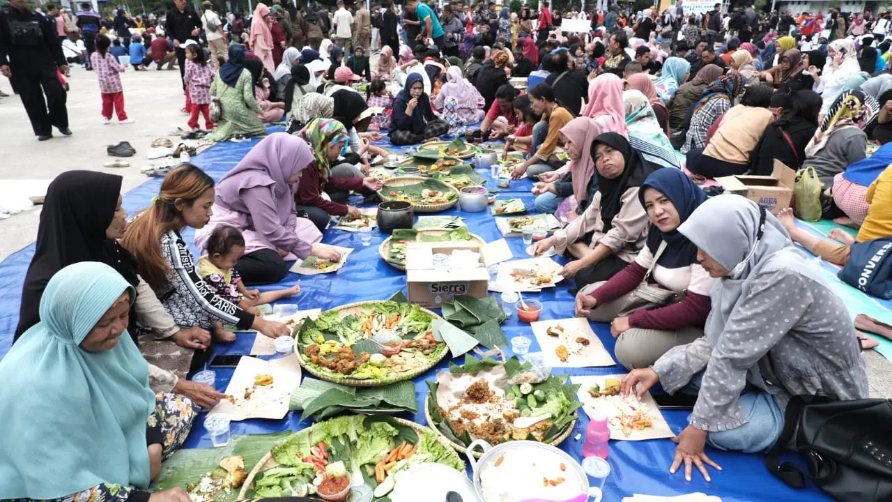 Sambut Ramadan Mari Lestarikan Tradisi Makan Bersama Di Indonesia