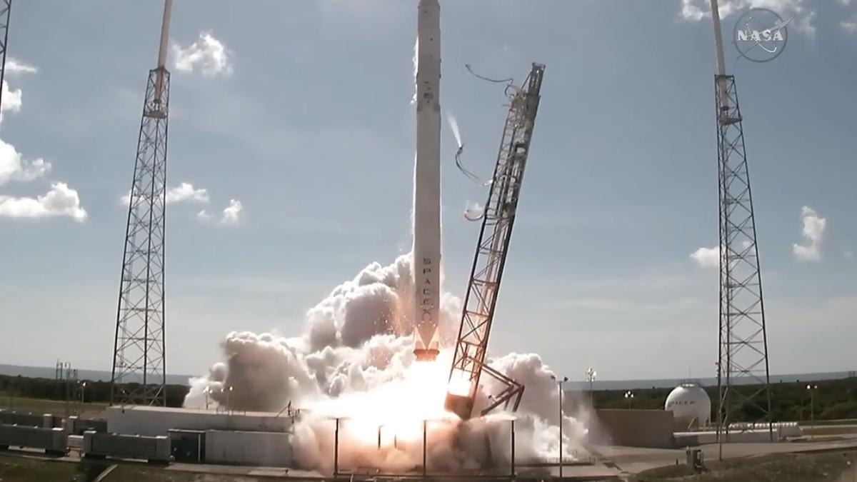 Satelit Facebook Hancur Gara-gara Ledakan Roket SpaceX