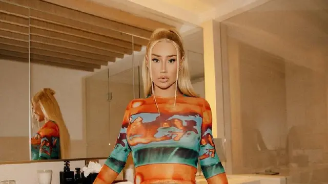 Rapper Iggy Azalea Ngaku Penampilannya di Arab Saudi Disetop Aparat ...
