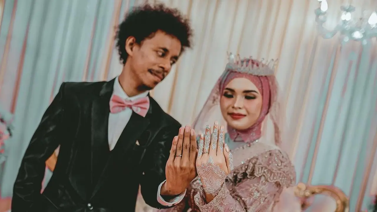 Cantiknya Istri Raim Laode, Sosok yang Jadi Inspirasi Lagu Komang