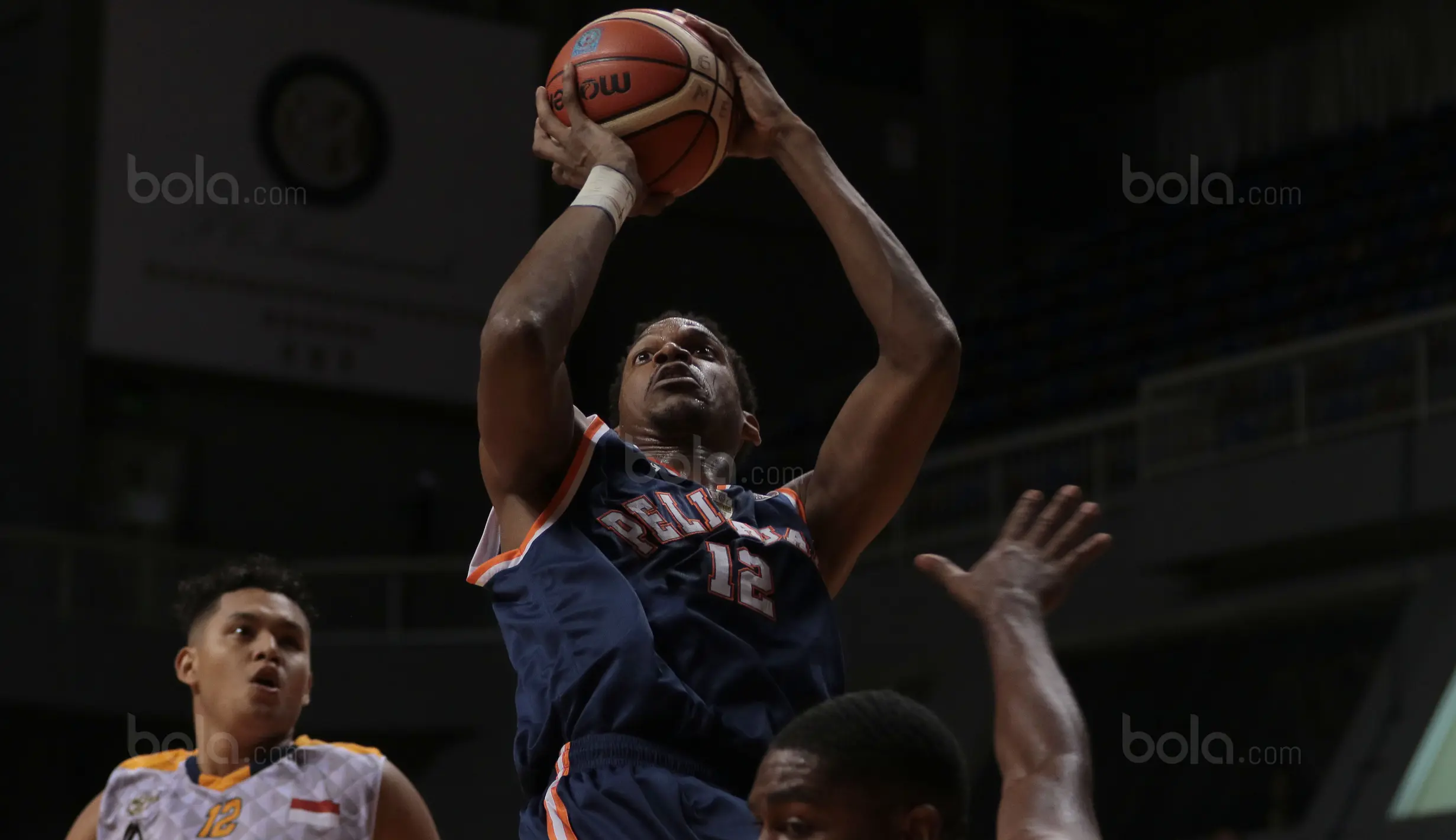 FOTO: Pelita Jaya Taklukan Satya Wacana - Ragam Bola.com