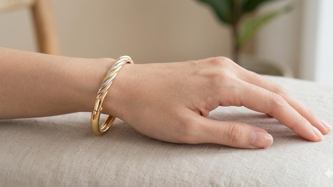 8 Gelang Emas Twist Tiga Warna yang Membuat Tangan Terlihat Lebih ...