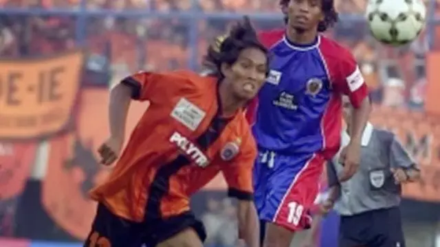 Ketika Budi Sudarsono Merayakan Titel Juara Liga Indonesia Bersama ...