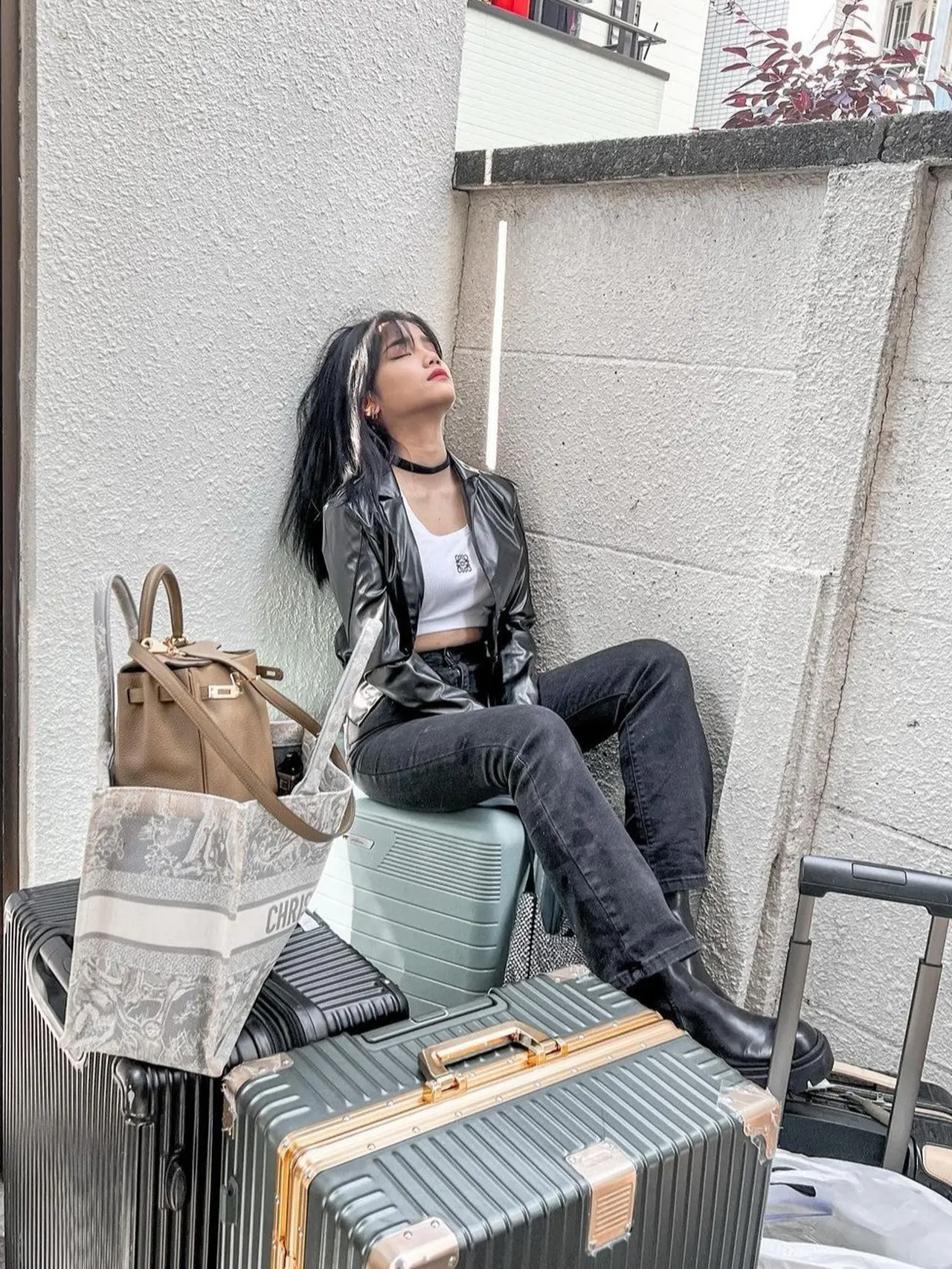 6 Potret Terbaru Fuji Jadi Cewek Mamba saat Liburan di Jepang, Modis ...