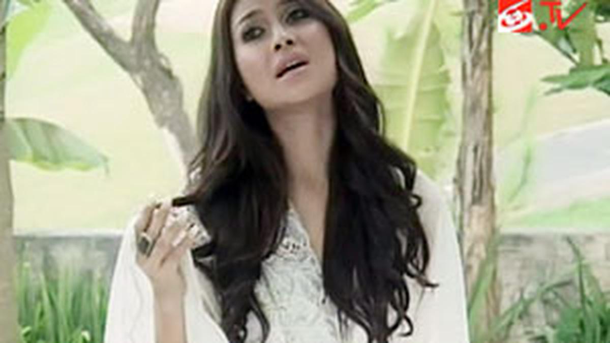 Uli Auliani dan Video Klip Single Perdana - ShowBiz Liputan6.com