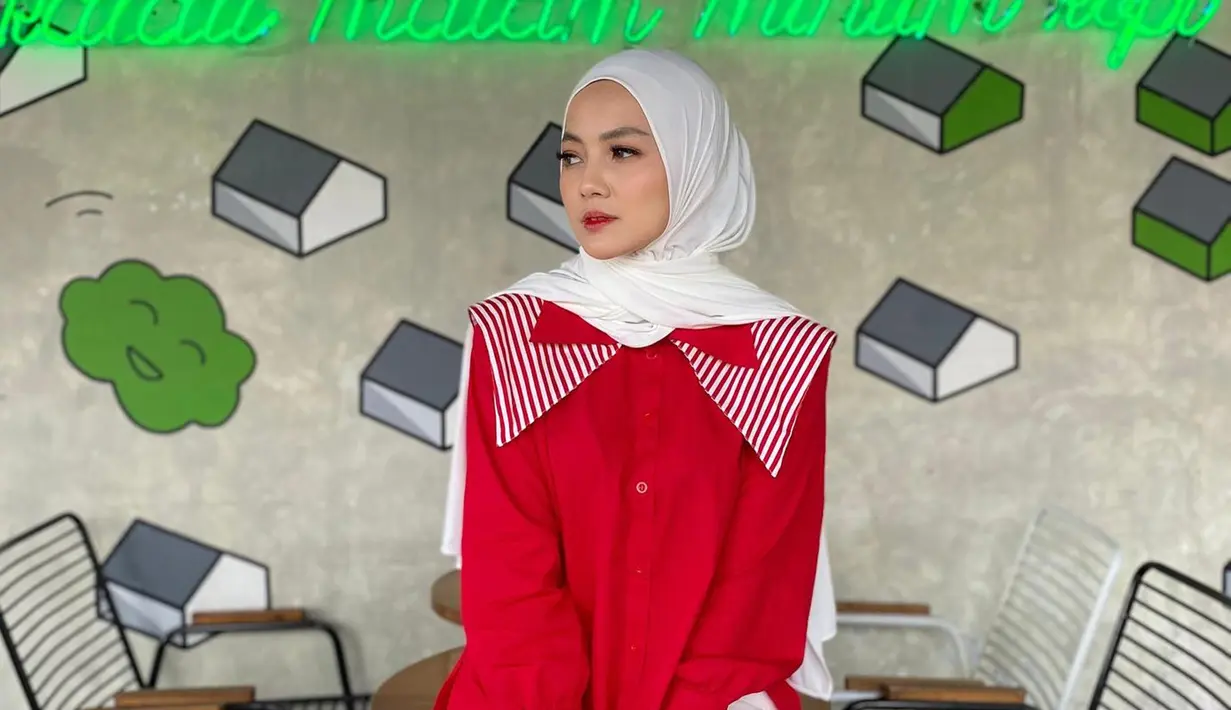 Potret Nessa Salvyana Istri Aditya Suryo Pakai Hijab, Pancarkan Pesona ...