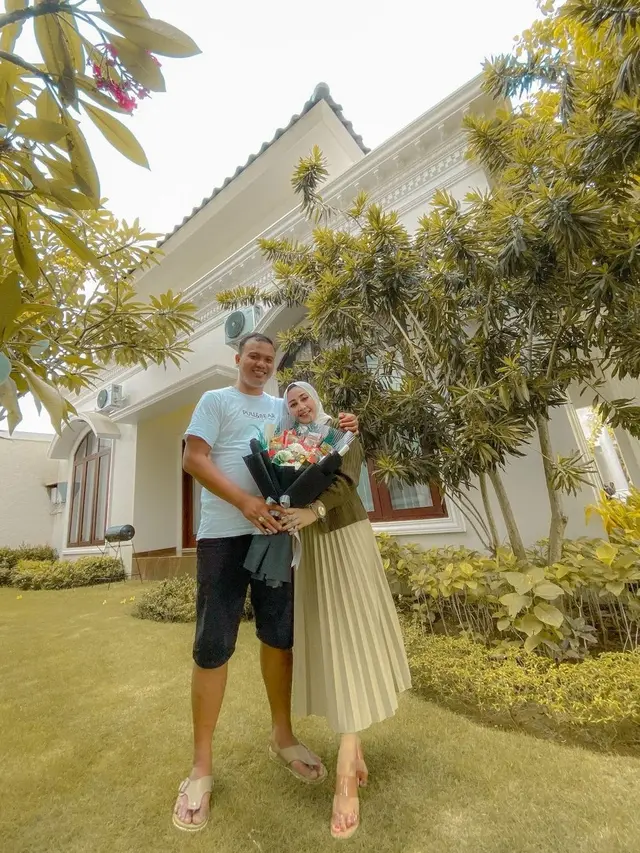 7 Potret Luluk Nuril Seleb Tiktok Viral Maki Siswi SMK, Jabatan Suami ...