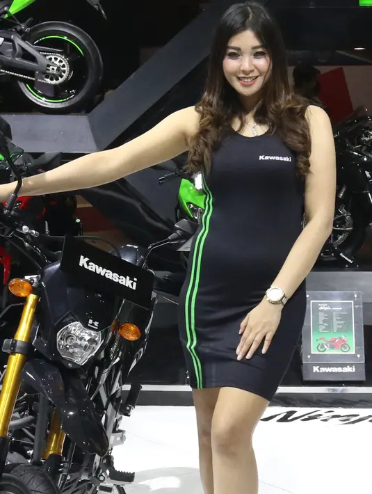 FOTO: Deretan SPG Cantik Curi Perhatian Pengunjung IMOS 2018 - Foto ...