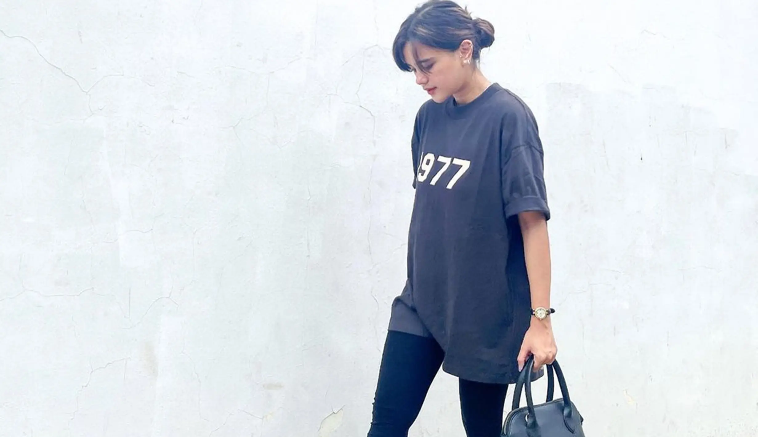 Potret Audi Marissa Pakai Kaus Oversize, Gayanya Bak ABG - Foto ...