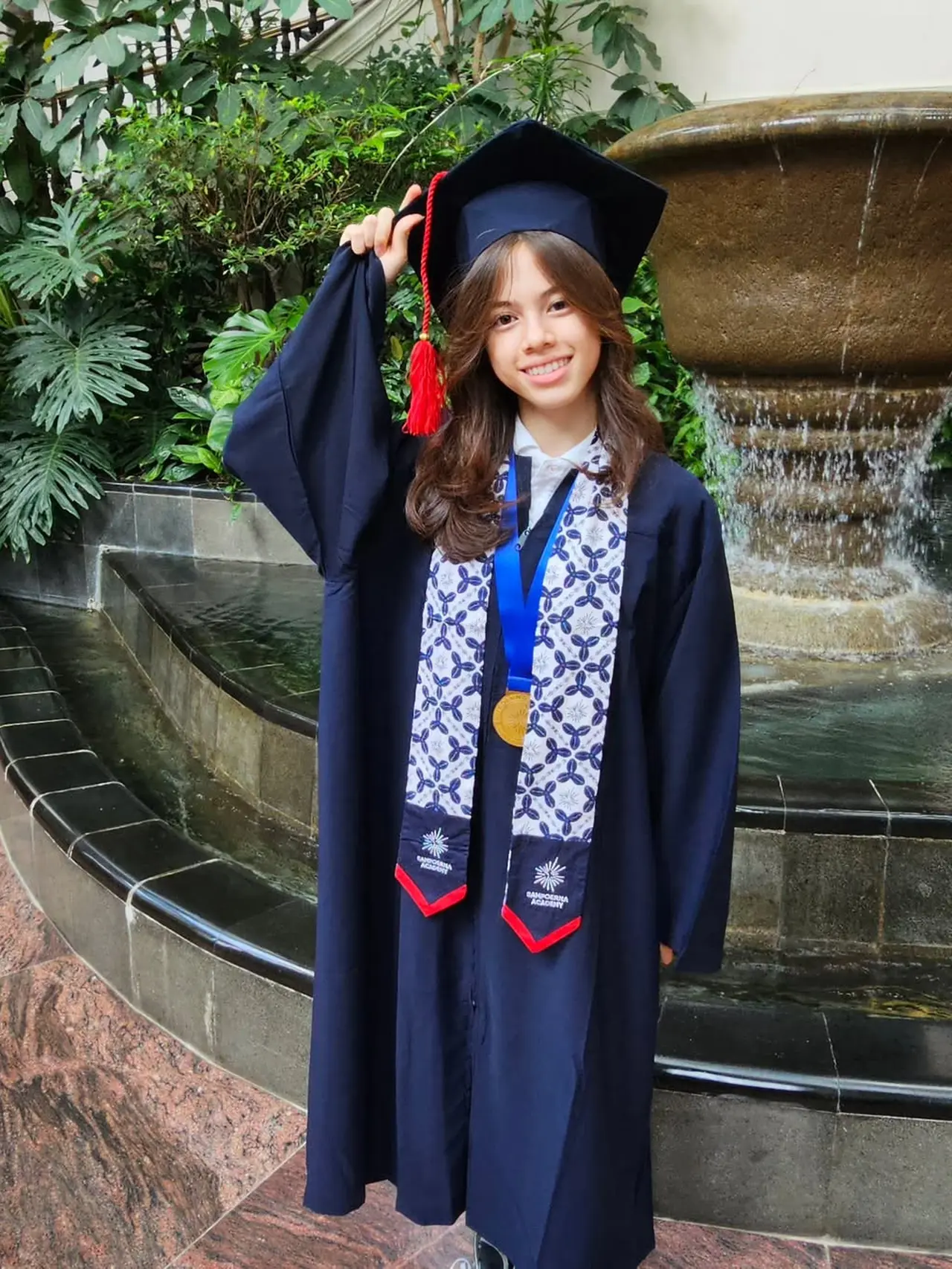 7 Fashion Wulan Guritno Hadiri Wisuda Anak, Tampil Cantik Elegan Pakai ...
