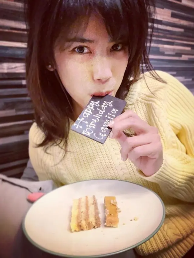 6 Potret Gamila Istri Pandji Pragiwaksono yang Awet Muda dan Mirip ABG ...