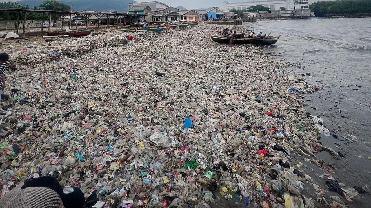 Aksi Bersih-Bersih Pandawara di Pantai Sukaraja Lampung Jaring Lebih ...