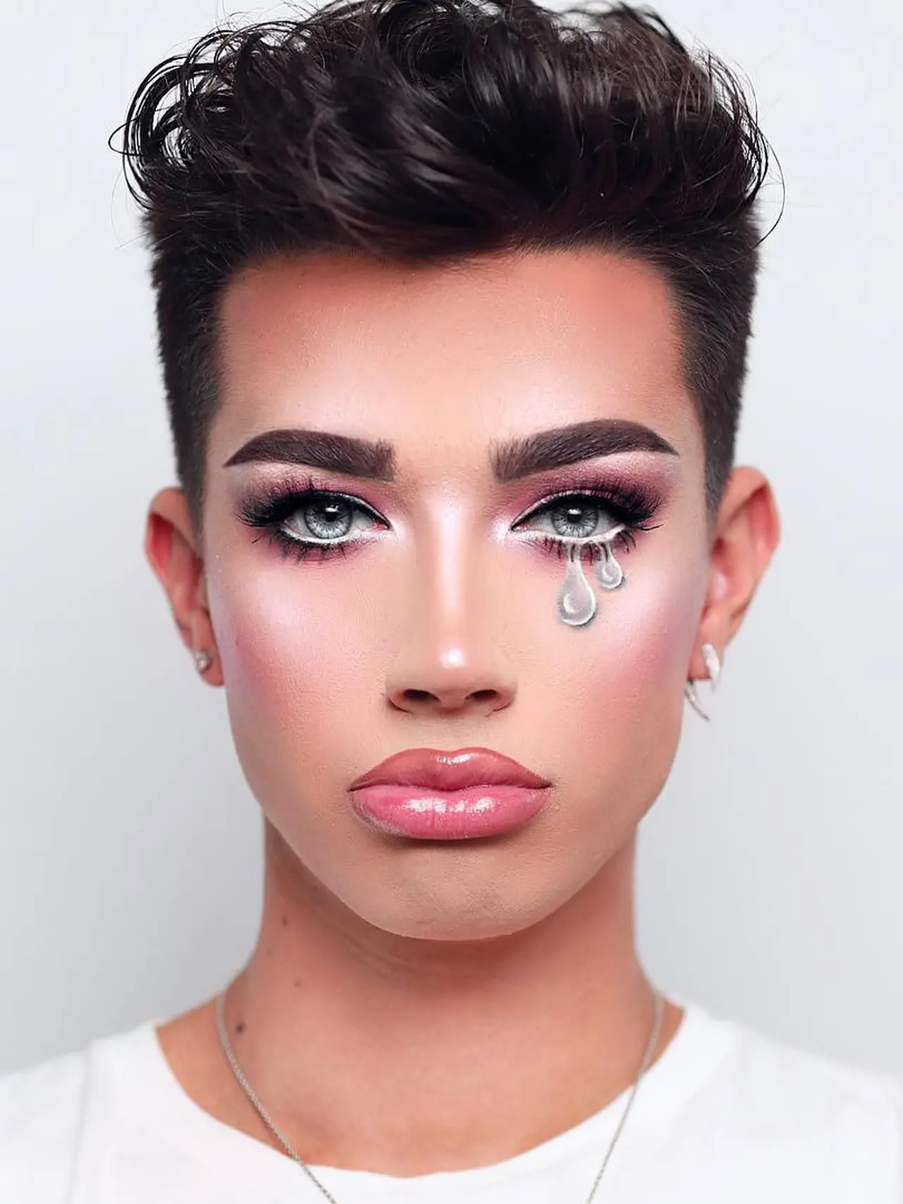 Meski Dianggap Tabu, Ternyata Tren Pria Pakai Makeup Ada Sejak Zaman ...